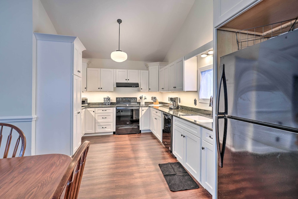 Walkable Sodus Point Retreat < 1 Mi To Lake - Sodus Point, NY