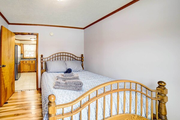 Waterfront Evart House On Chippewa Lake Channel - Evart, MI