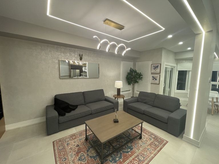 Modern Luxury House W/ Hot Tub - Ontario