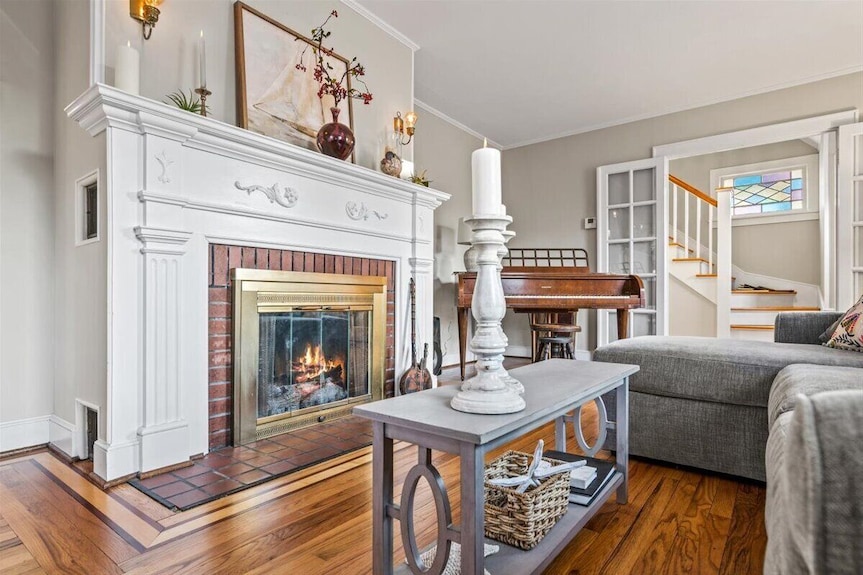 Charming Beach Home, Complete With Pool & Cozy Guest House! - Connecticut