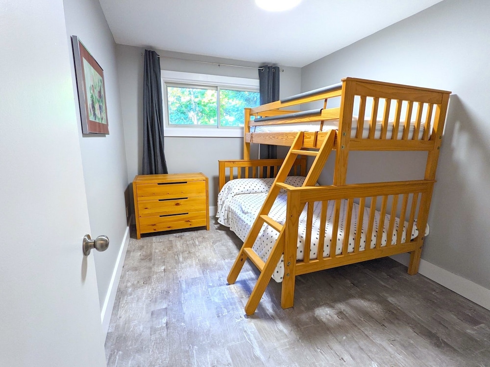 Tranquil Air Conditioned Bungalow - Sauble Beach