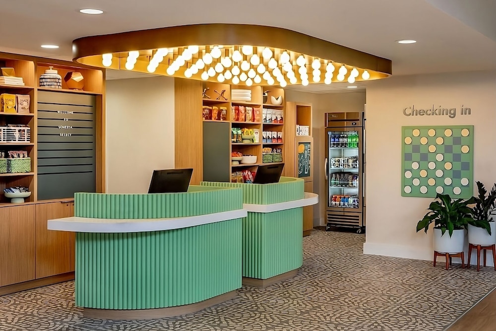 Explore Foxborough's Business District! Near Gillett Stadium, Pet-friendly Stay! - Massachusetts