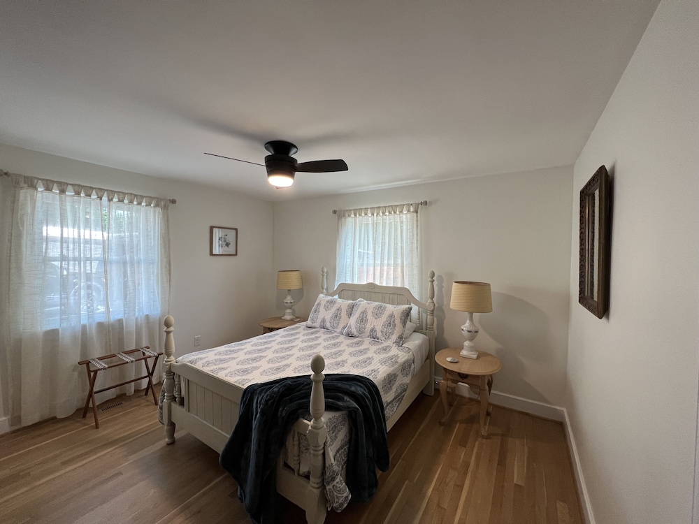 Beautiful 2bd 2ba Home In Small-town America - Hickory, NC