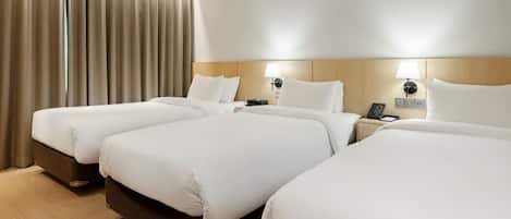 Superior Triple Room (No parking allowed) | Roupa de alta qualidade, edredões de penas, cofre no quarto