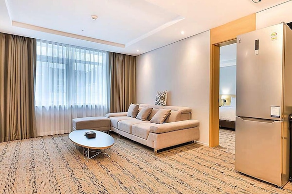 Premier Suite Movie & Rest Room (No parking allowed) | Área de estar | TV LED 43 polegadas com canais a cabo, pisos aquecidos, impressoras