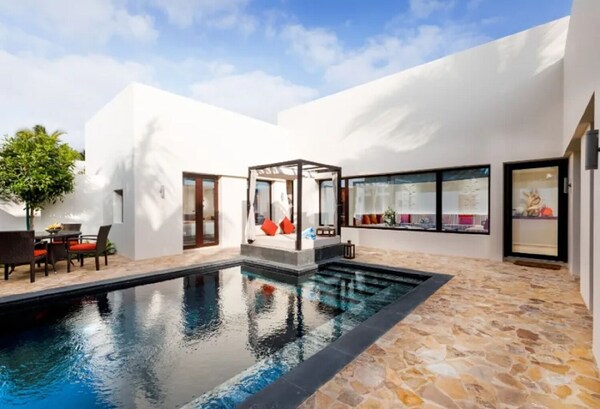 Pleasant Stay! Two 2br Luxury Villas W/ Private Pool! Spa Center, Seafront Hotel - Salalah