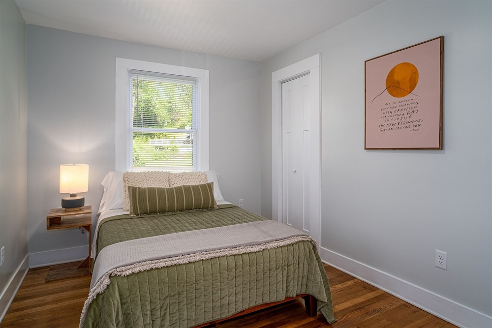 North Lane Cottage Downtown | 3 Bed, 1 Bath - Brevard, NC