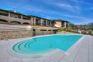 Piscina externa sazonal