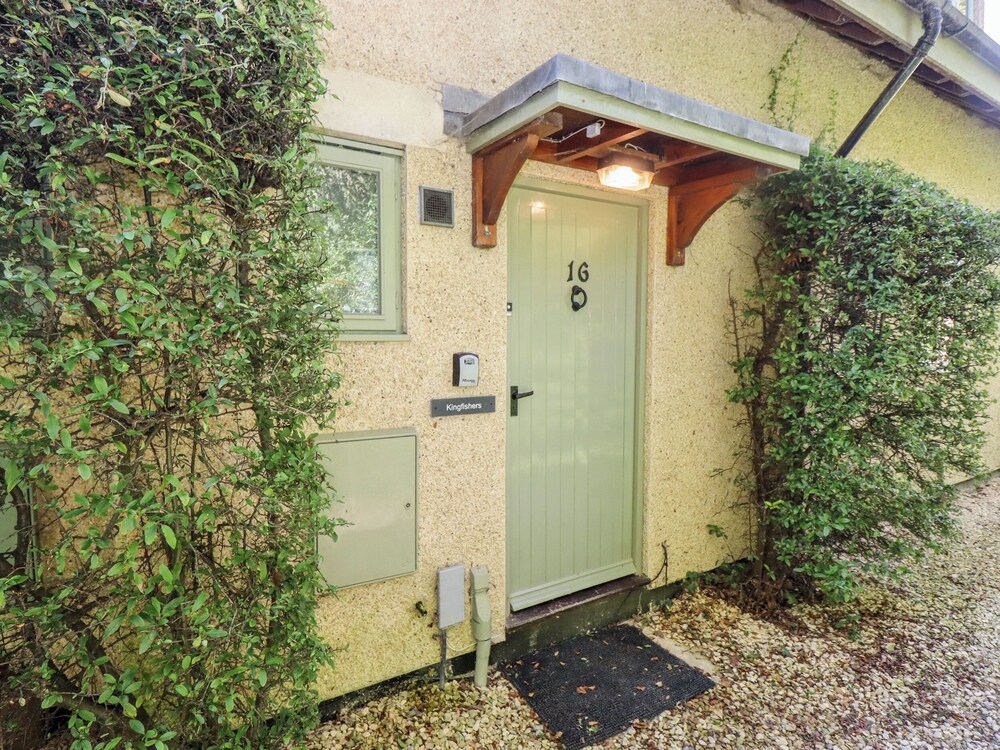 Kingfisher House - Somerford Keynes