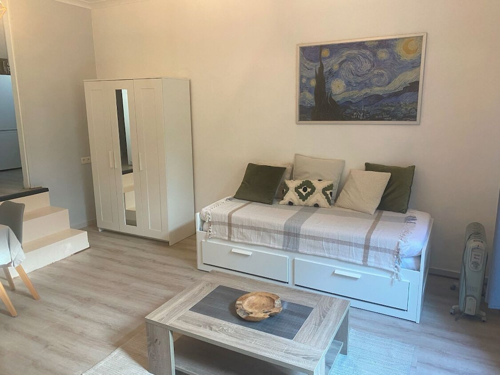 A 200 Mètres à Pied Des Plages Joli Studio Entier Rénové Av Terrasse Et Jardinet - Toulon