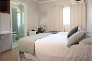 Quarto básico | Wi-Fi de cortesia, roupa de cama