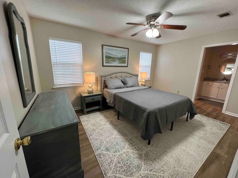 Recently Updated 3 Bedroom Home With Patio - Valdosta, GA