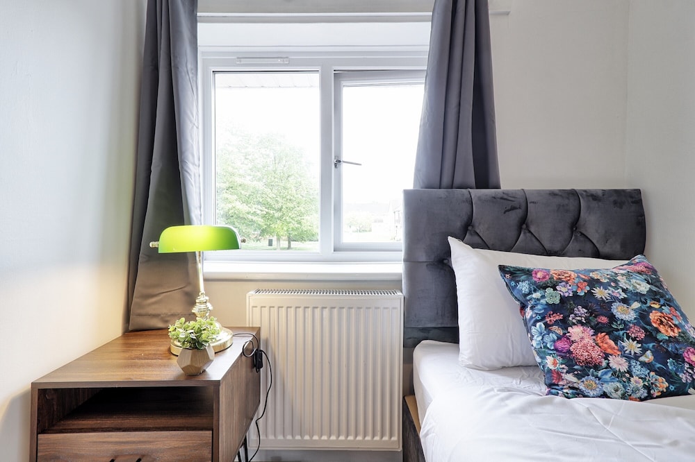 Stylish 3 Bedroom House Basildon - Brentwood