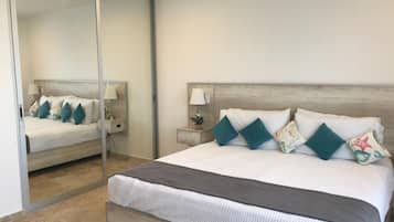 1 quarto, cofre no quarto, cortinas/cortinados opacos