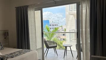 1 quarto, cofre no quarto, cortinas/cortinados opacos