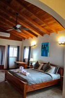 Cabana de Madeira Premium | Wi-fi grátis, roupa de cama fornecida 