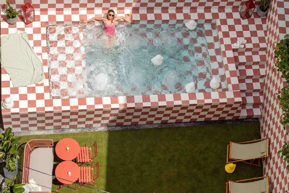 Upon Angels - Adults Only - Portugal