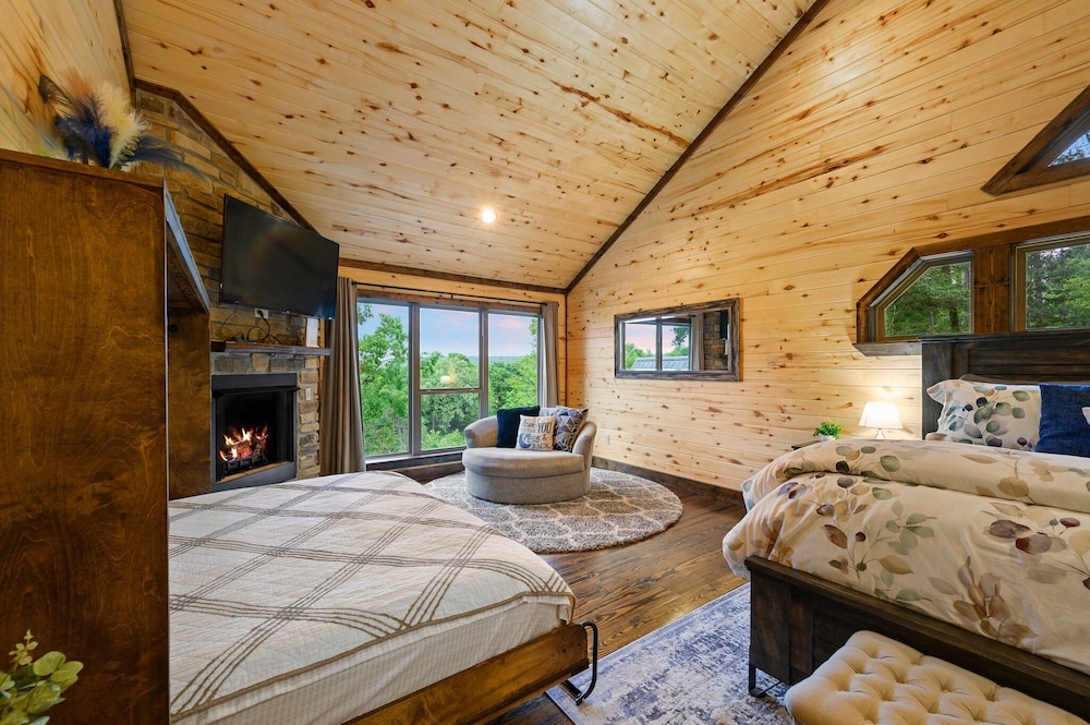 Tranquil Ridge - Luxury River Front Cabin w-exquisite views -Kayak🛶Fish ...