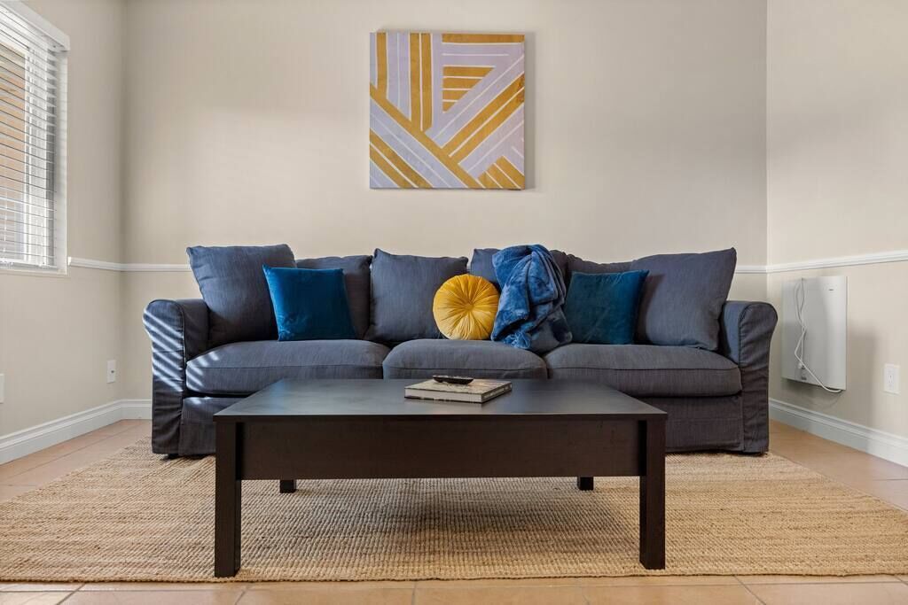 Surf Station E | 1br Walk To Beach & Funk Zone - Santa Barbara, CA