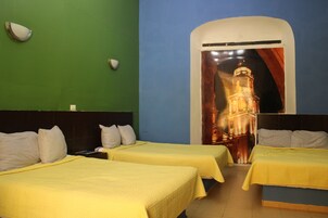 Quarto Triplo Standard | Secretária, ferro/tábua de engomar, Wi-fi grátis 