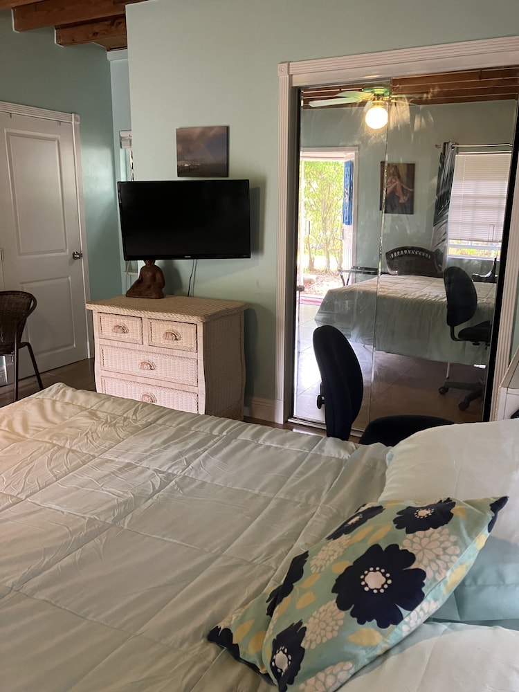 🌴Tropical Cottage, In The Lovely Palm Beach Historic District Location! - Palm Beach, FL