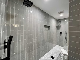 Casa geminada superluxo (4 Bedrooms) | Banheiro | Banheira e chuveiro separados, banheira de imersão