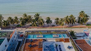 Apartamento básico | Piscina | Piscina externa, guarda-sóis