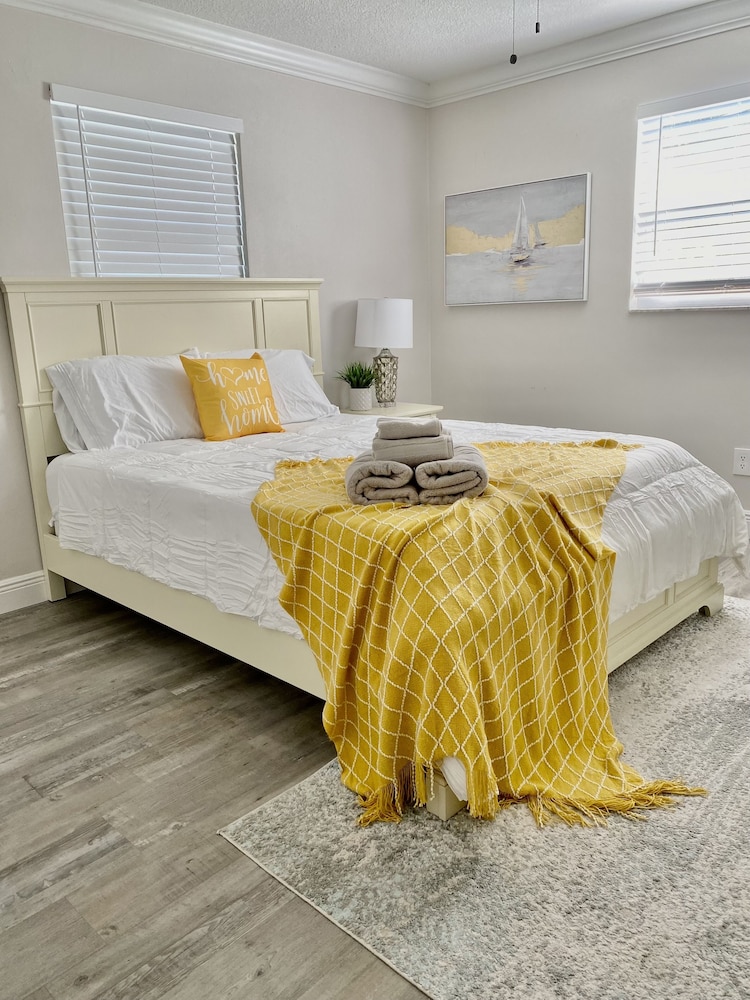 Experience Clearwater Charm Near Tampa Bay 9 Minutes. - Clearwater, FL