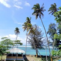 Na praia, areia branca, 2 bares na praia 