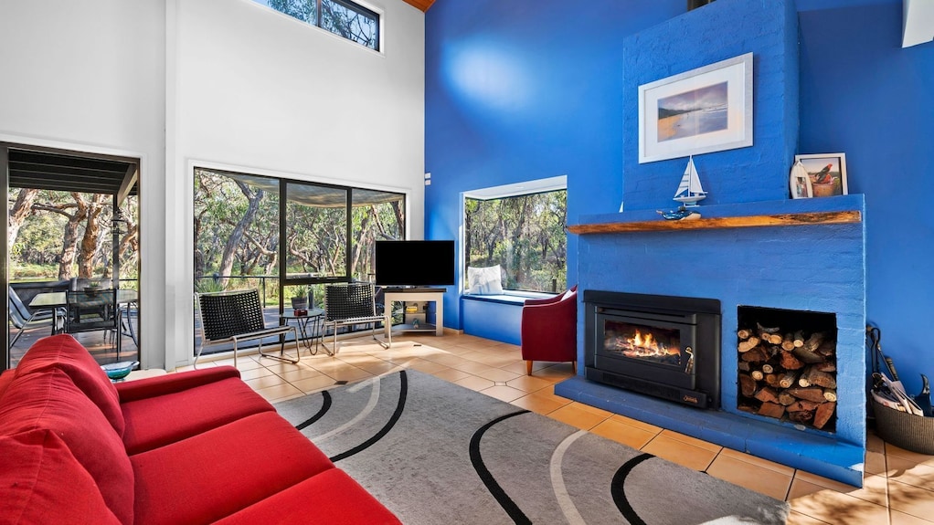 Enjoy Tranquillity In This 4 Bedroom Retreat With The Most Amazing Bush Views, Nestled In Serenity. - Lorne