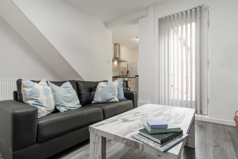 Vichy - Strathcona Suites, 3 Beds Houses In Wavertree - Birkenhead
