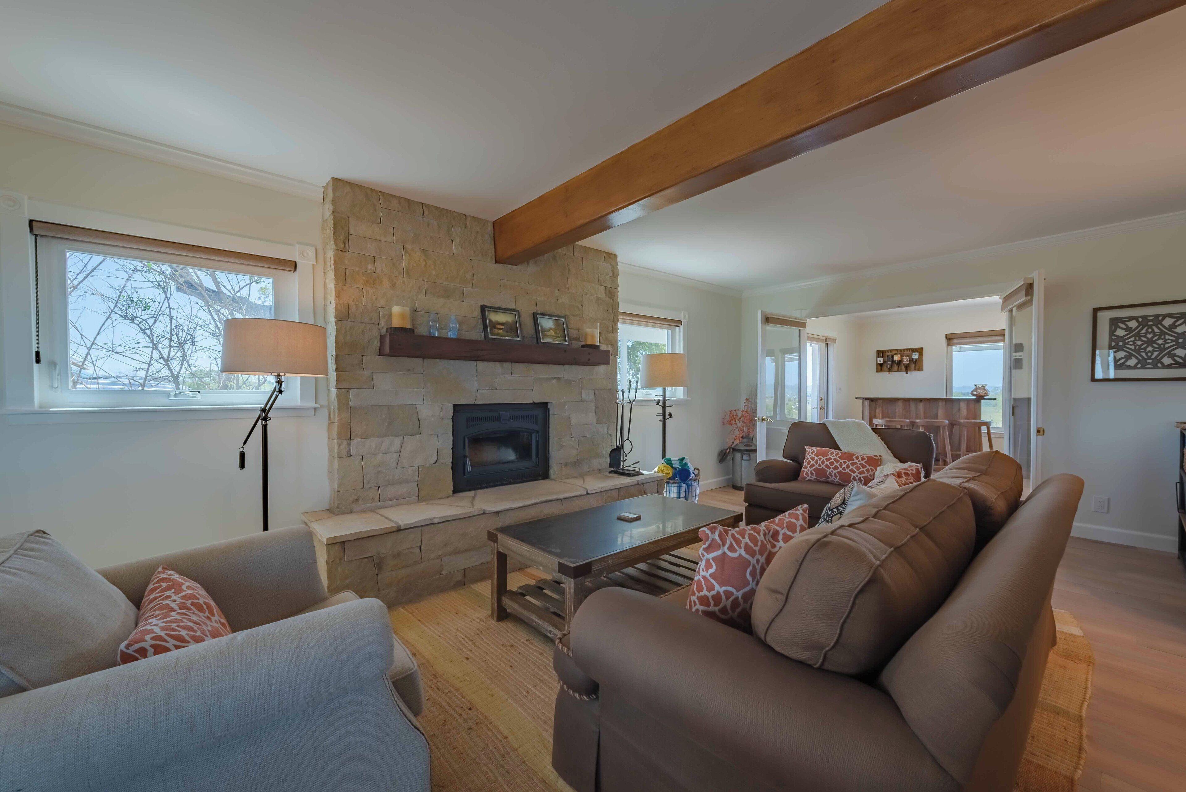 Hilltop Vineyard Estate With 360 Views, Hot Tub & Pool! - Paso Robles, CA