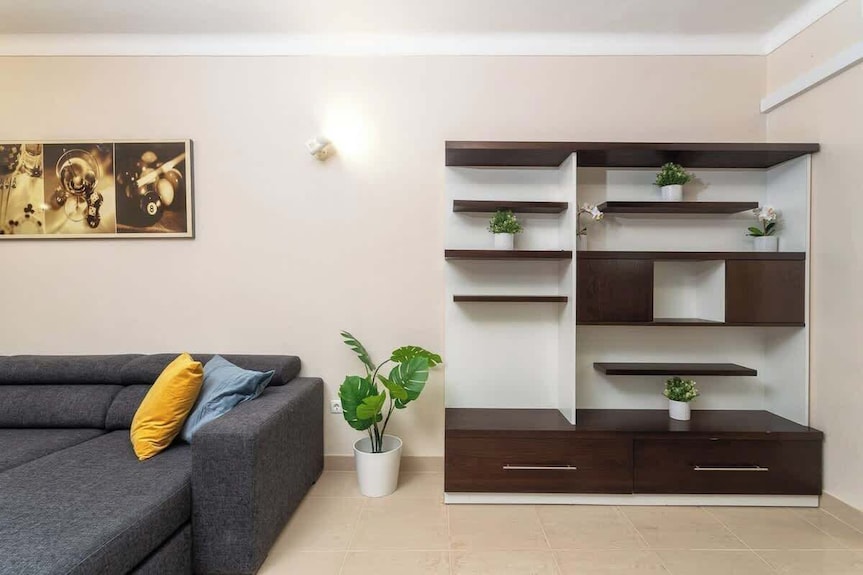 Bright Lovely Flat W/ Balcony By Hostwise - Guia