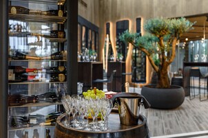 2 bares/lounges 