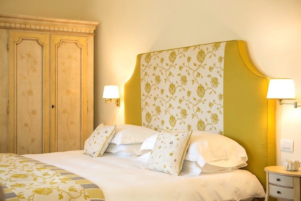 Villa Brunello - Twelve Bedroom Villa, Sleeps 24 - Montalcino