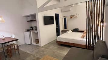 Suite Básica, 1 cama queen-size e sofá-cama, não fumadores, no rés do chão | Secretária, secretária adequada para computadores portáteis