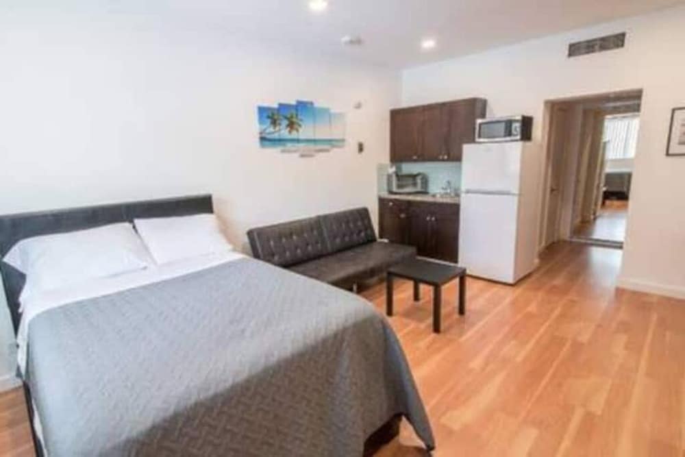 Hallandale Studio In Hallandale Beach - Hallandale Beach, FL