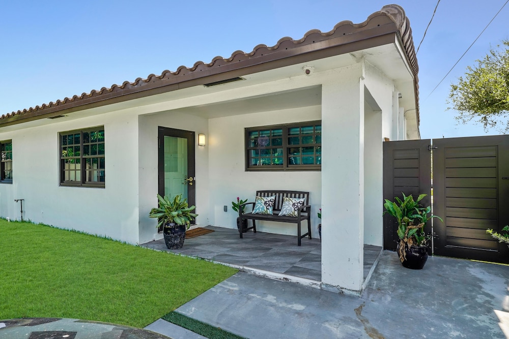 Dania Beach Unit 2 In Dania Beach - Dania Beach, FL