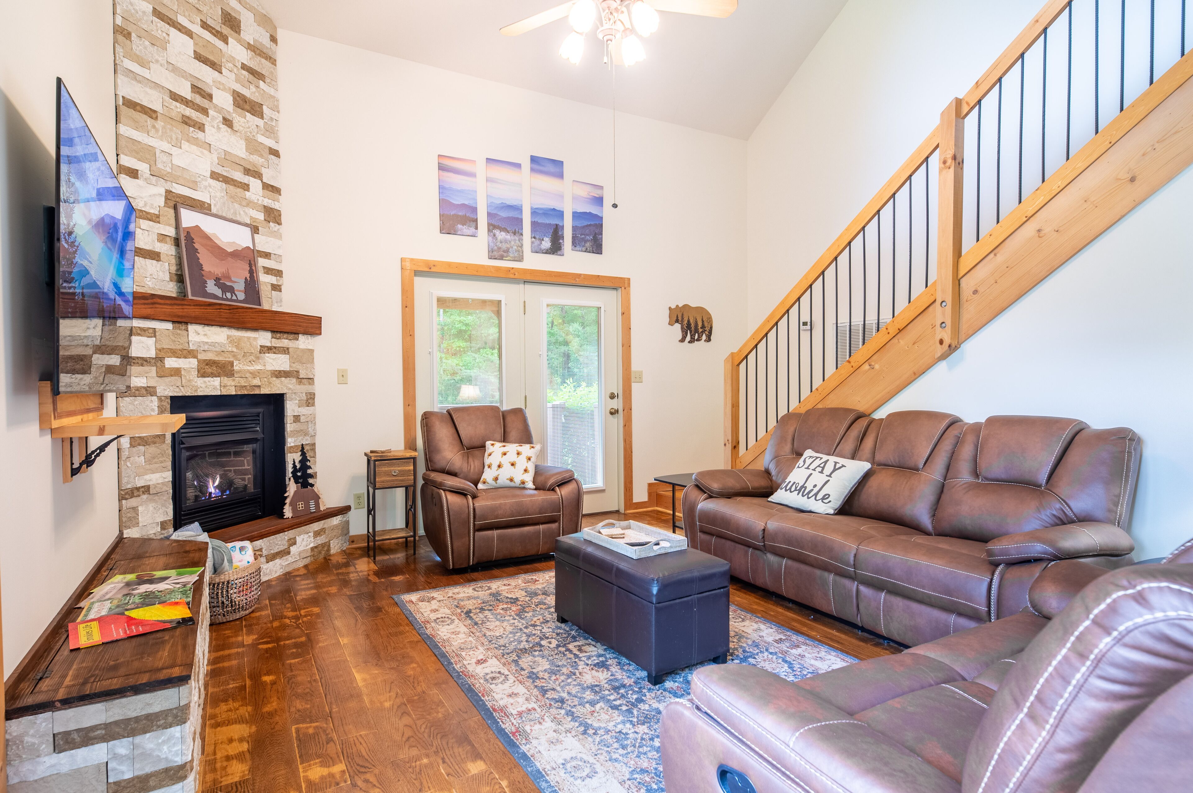 Smoky Mountain Retreat - Theater, Game Room, Hot Tub & View Near The Park! - Townsend, TN