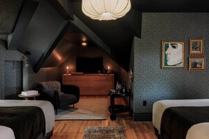 Quarto Deluxe, 2 camas queen-size | Roupa de alta qualidade, Wi-fi grátis, com decoração personalizada 