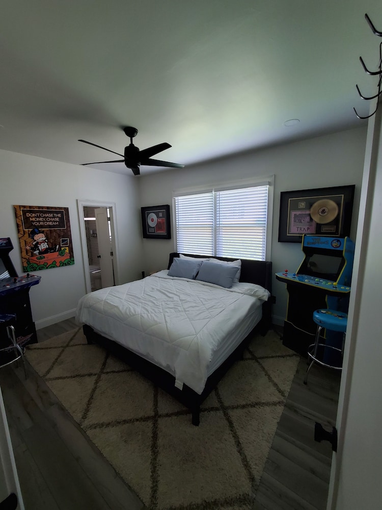 Entire Home - Decatur, GA