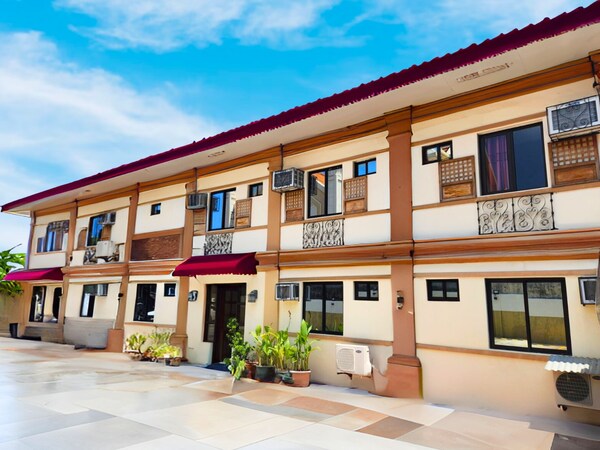 Dy Heritage Suites - Vigan City