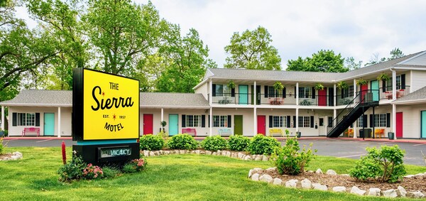 The Sierra Motel - Traverse City, MI