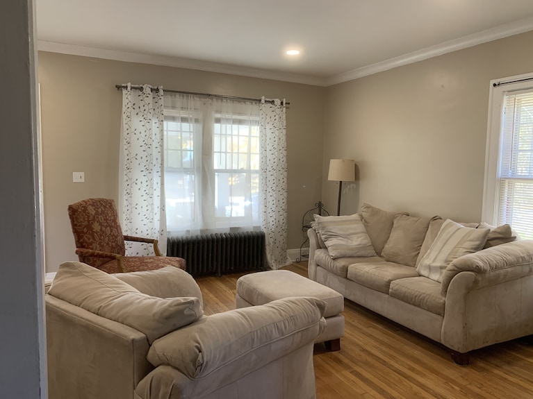Large Duplex King Size Bed And Two Queen Size - Cleveland Heights, OH