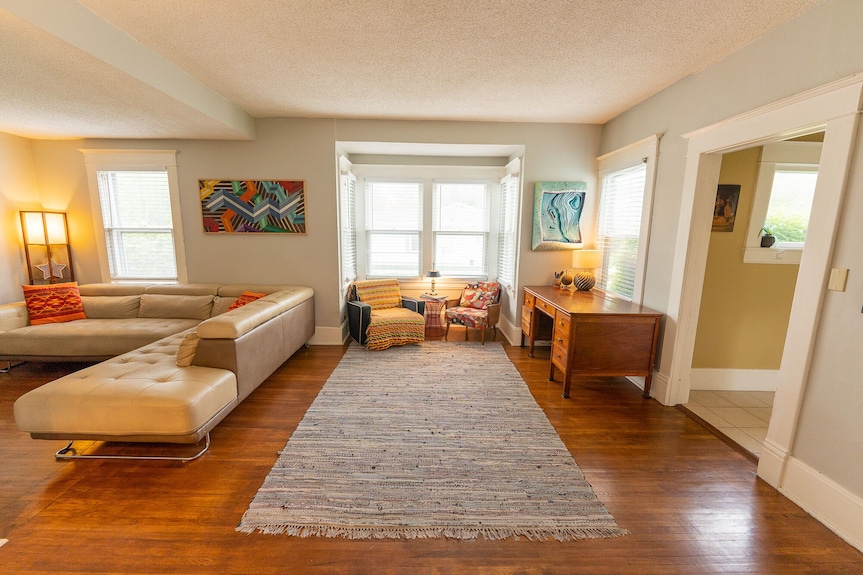 Great Space! 2 Blocks From Downtown Lee's Summit! - Paradise Park, Lee's Summit