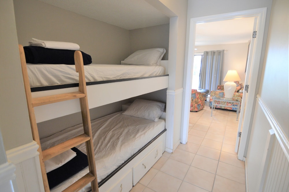 The Summit PCB 127 ** 1 Bed, 1.5 Bath 1st floor ** Remodeled & Near HOT ...