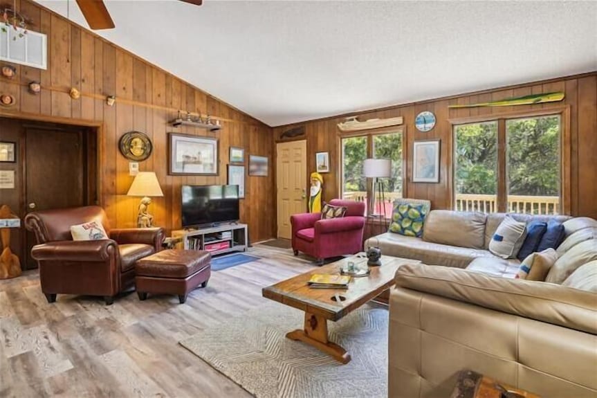 Adorable 4 Br, Short Walk To The Beach In Southern Shores! - Southern Shores, NC