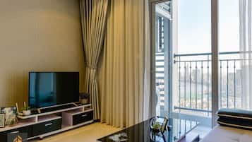 Apartamento Cidade, 1 quarto | Sala de estar | Smart TV de 45 polegadas com canais por cabo, Netflix