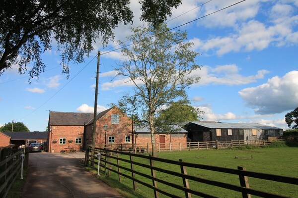 The Hoglets (No.2) -  A Cheshire That Sleeps 2 Guests  In 1 Bedroom - Knutsford