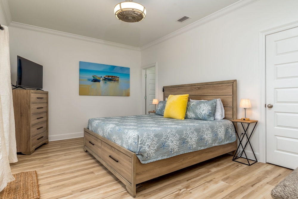 Oceanfront, pool, oversized deck, volleyball pit! - Lemon Breeze ...